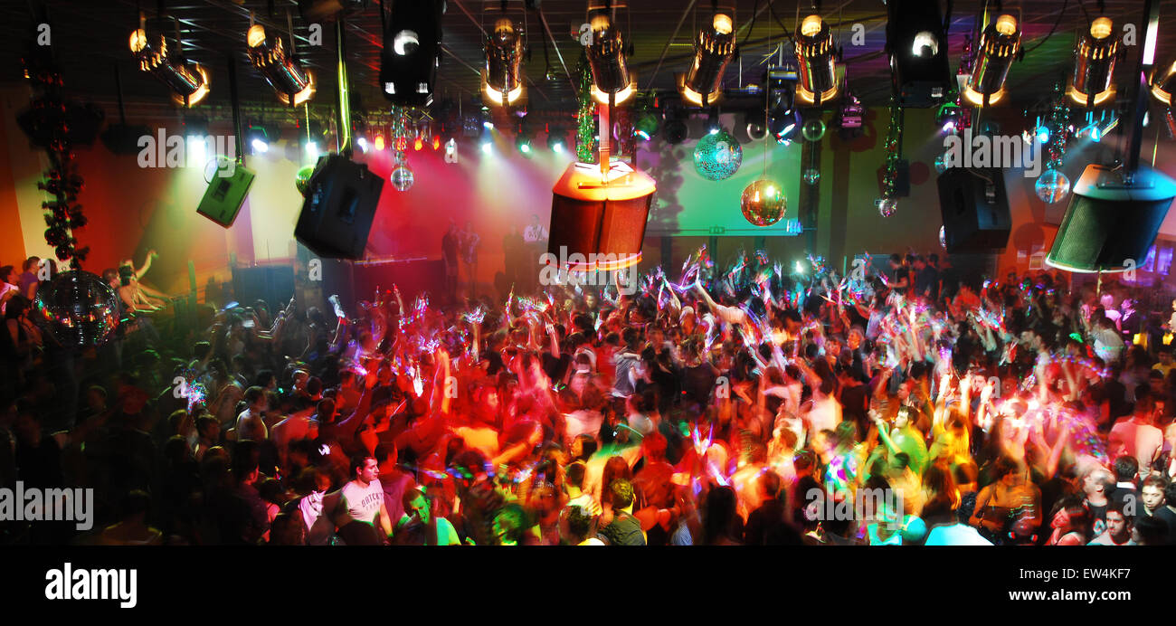 People dancing party disco stage hi-res stock photography and images ...