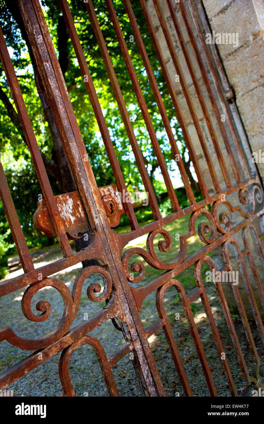 Rusty metal garden gate hi-res stock photography and images - Alamy
