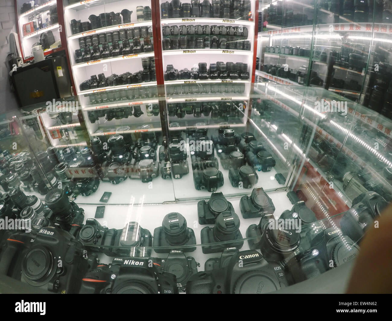 Huaqiangbei electronics market of Shenzhen in China Stock Photo - Alamy