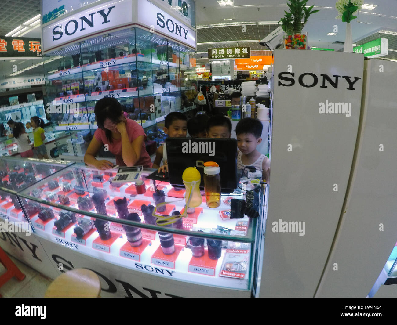 Huaqiangbei electronics market of Shenzhen in China Stock Photo - Alamy