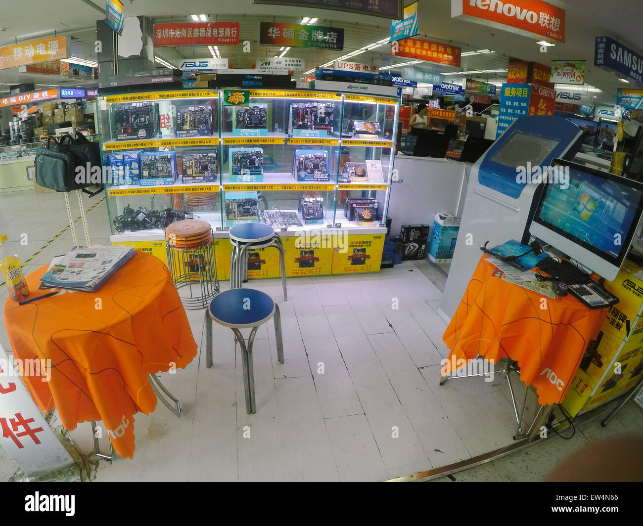 Huaqiangbei electronics market of Shenzhen in China Stock Photo - Alamy