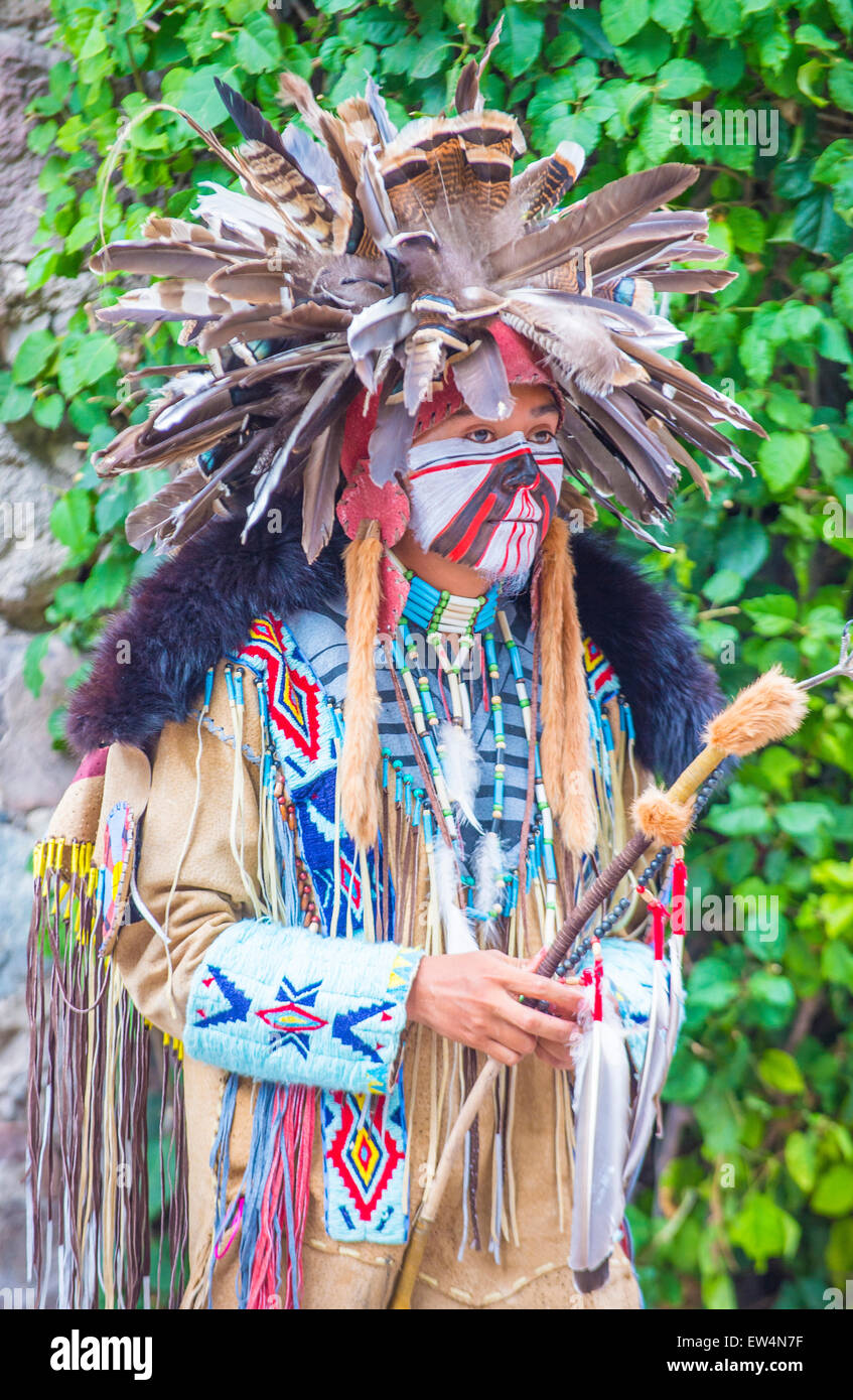 Mexican indian traditional costume hi-res stock photography and images ...