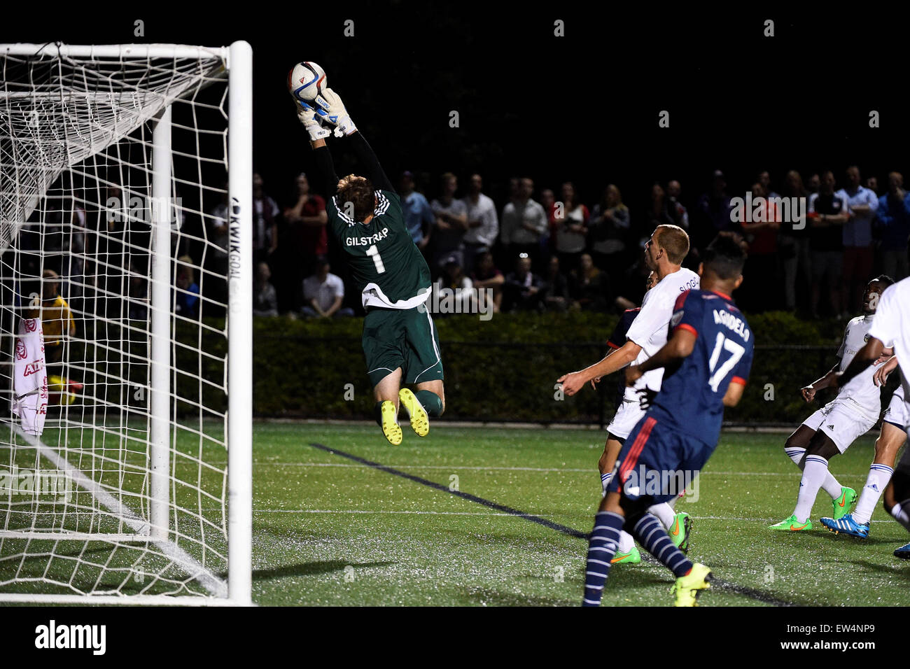 Soldiers field soccer hi-res stock photography and images - Alamy