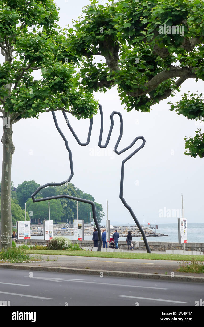 Giant hand sculpture hi-res stock photography and images - Alamy