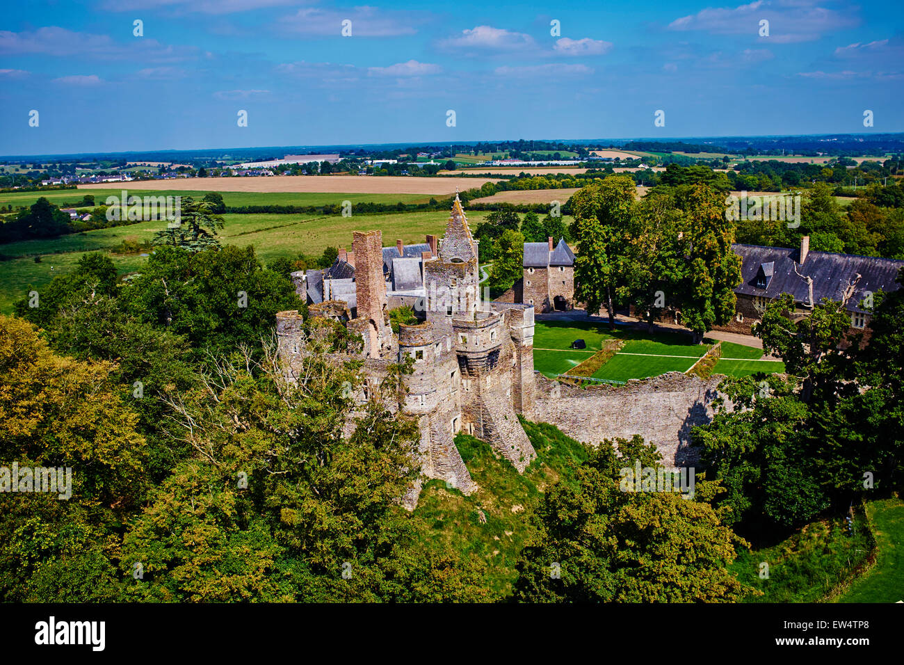 Aerial castle france hi-res stock photography and images - Alamy