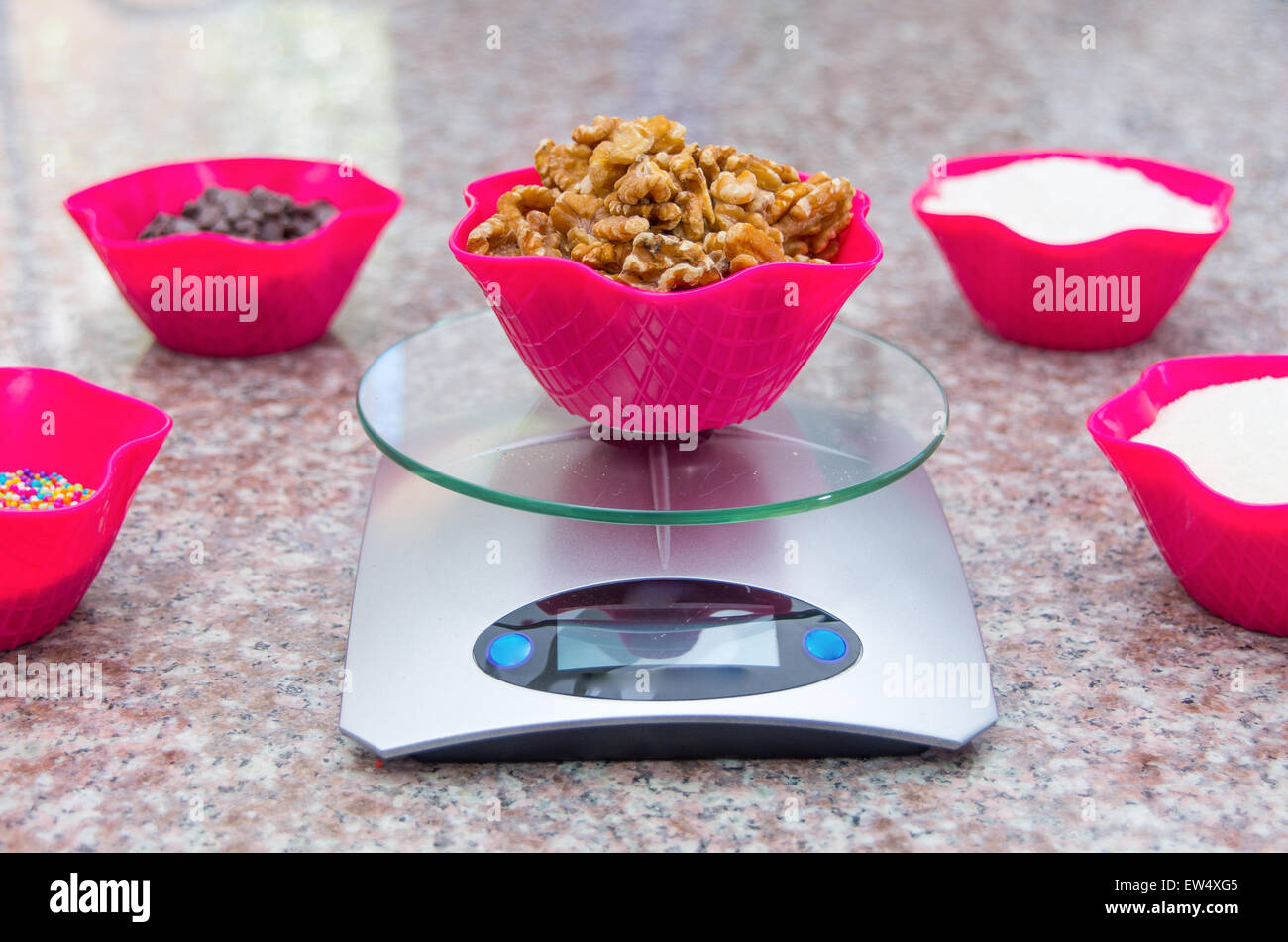 Cookies cooling rack isolated hi-res stock photography and images - Alamy