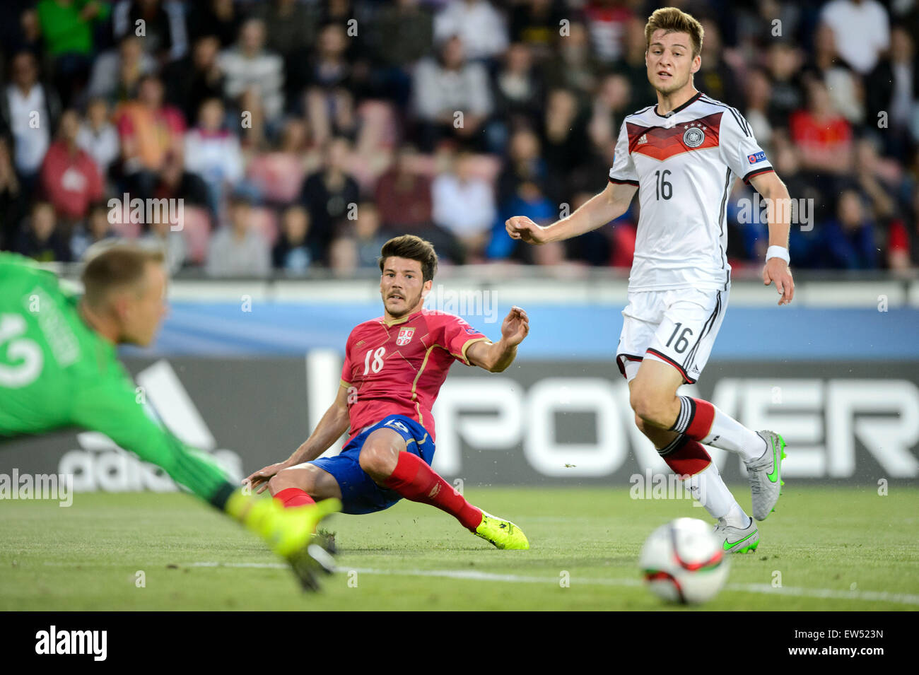 Prague, Czech Republic. 17th June, 2015. Germany's Robin Knoche (R) and ...