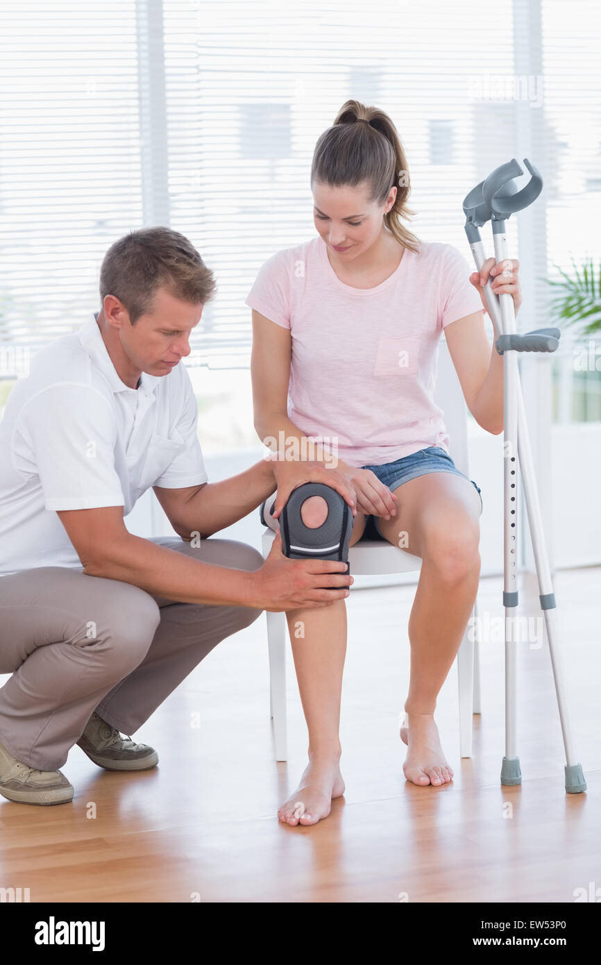Doctor examining his patient knee Stock Photo - Alamy
