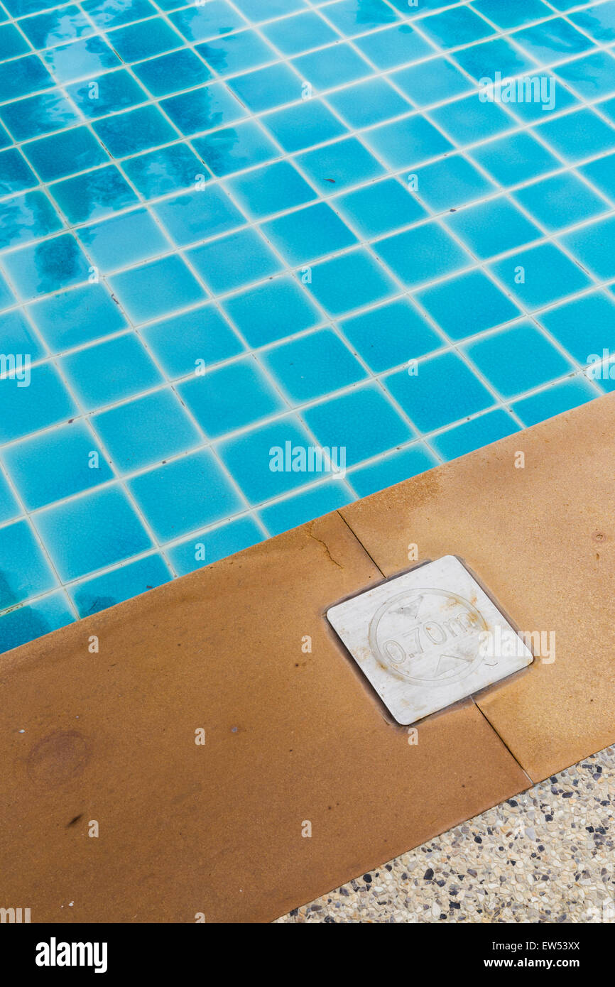Pool depth sign hi-res stock photography and images - Alamy