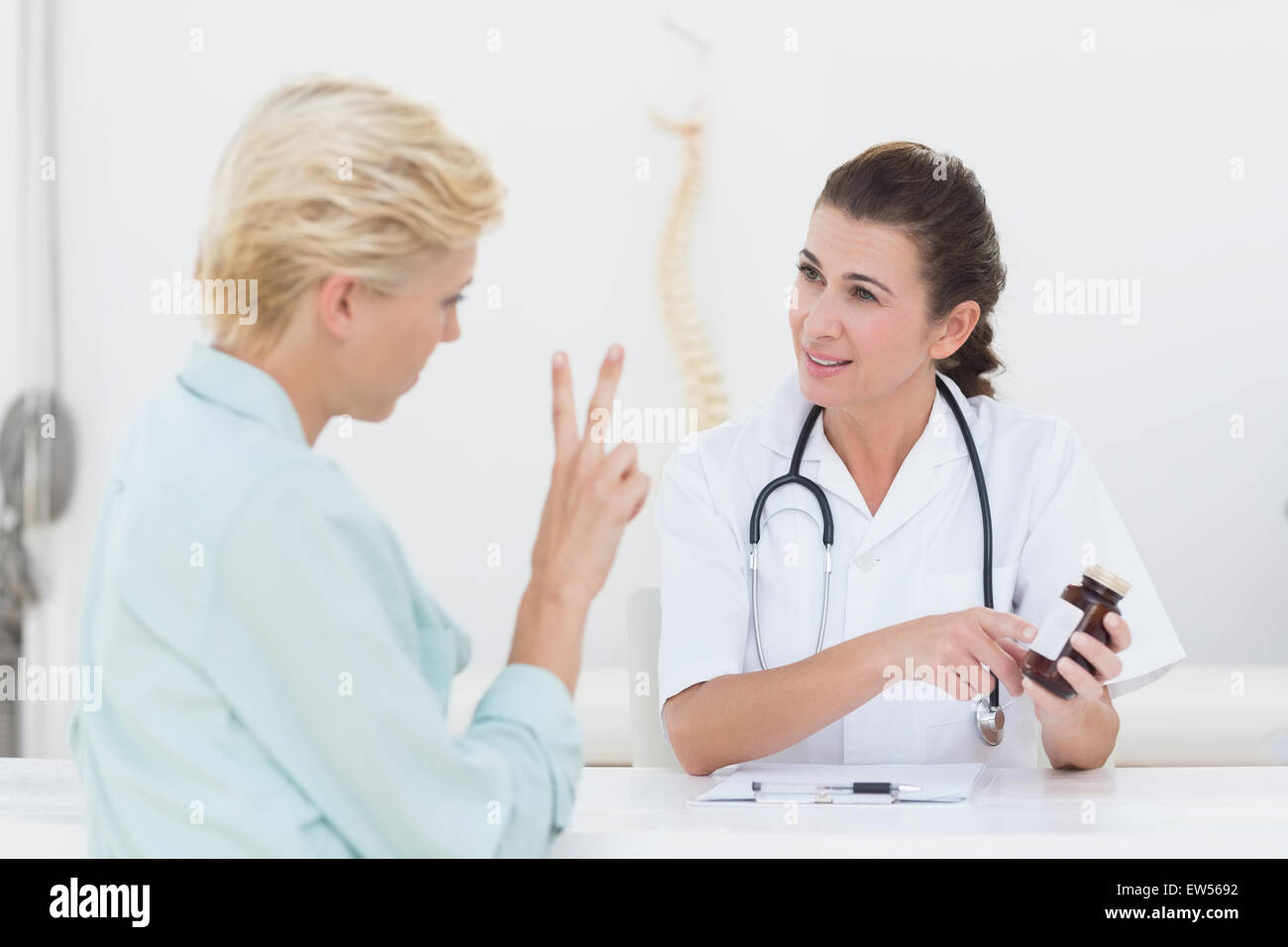 Doctor explaining treatment to her patient Stock Photo - Alamy