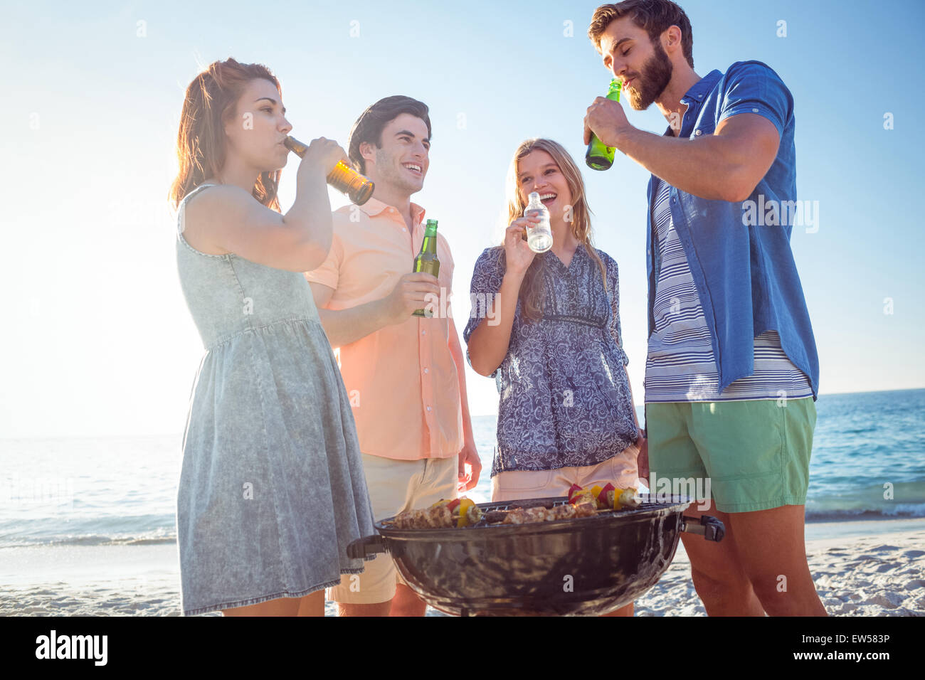 Happy friends doing barbecue and drinking beer Stock Photo - Alamy