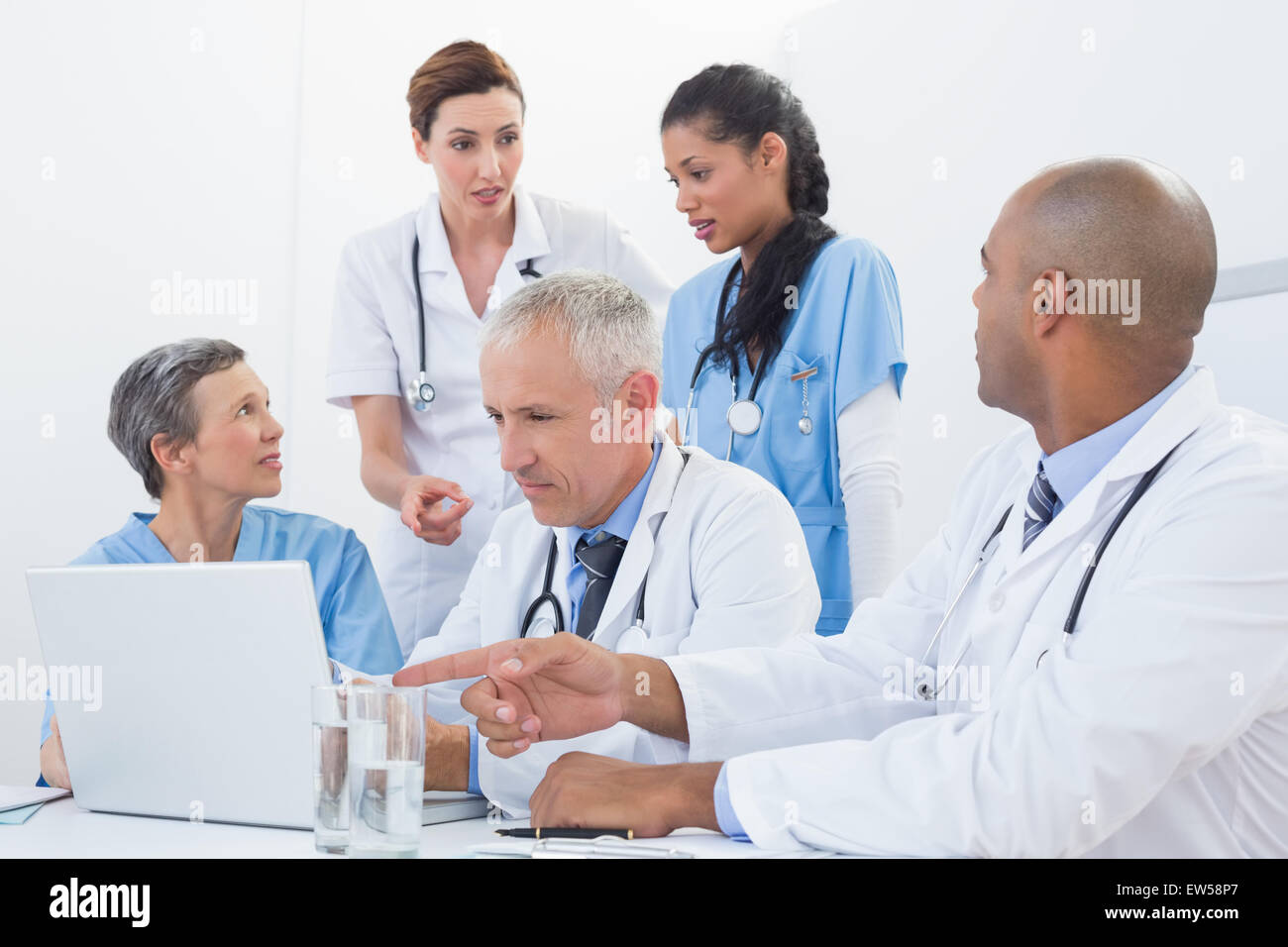 Doctor team meeting laptop hi-res stock photography and images - Alamy