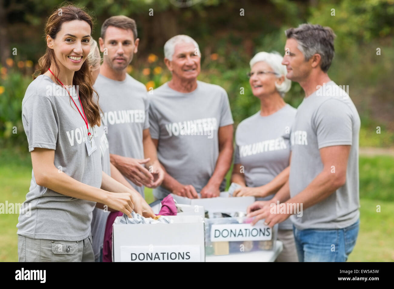 Happy volunteer family holding donation boxes Stock Photo - Alamy Happy volunteer family holding donation boxes Stock Photo - Alamy