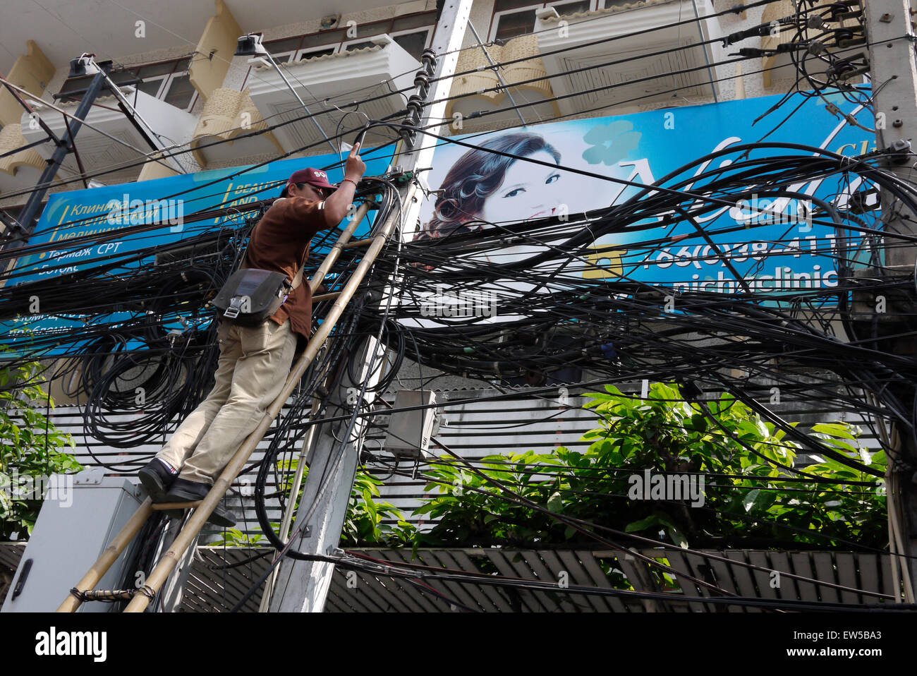 Unsafe work practice hi-res stock photography and images - Alamy