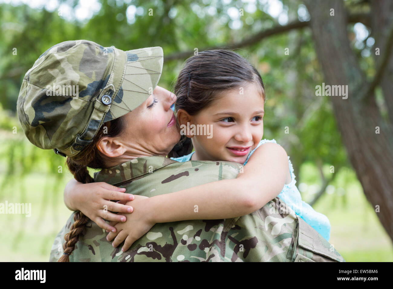 Soldier reunited with her daughter Stock Photo - Alamy