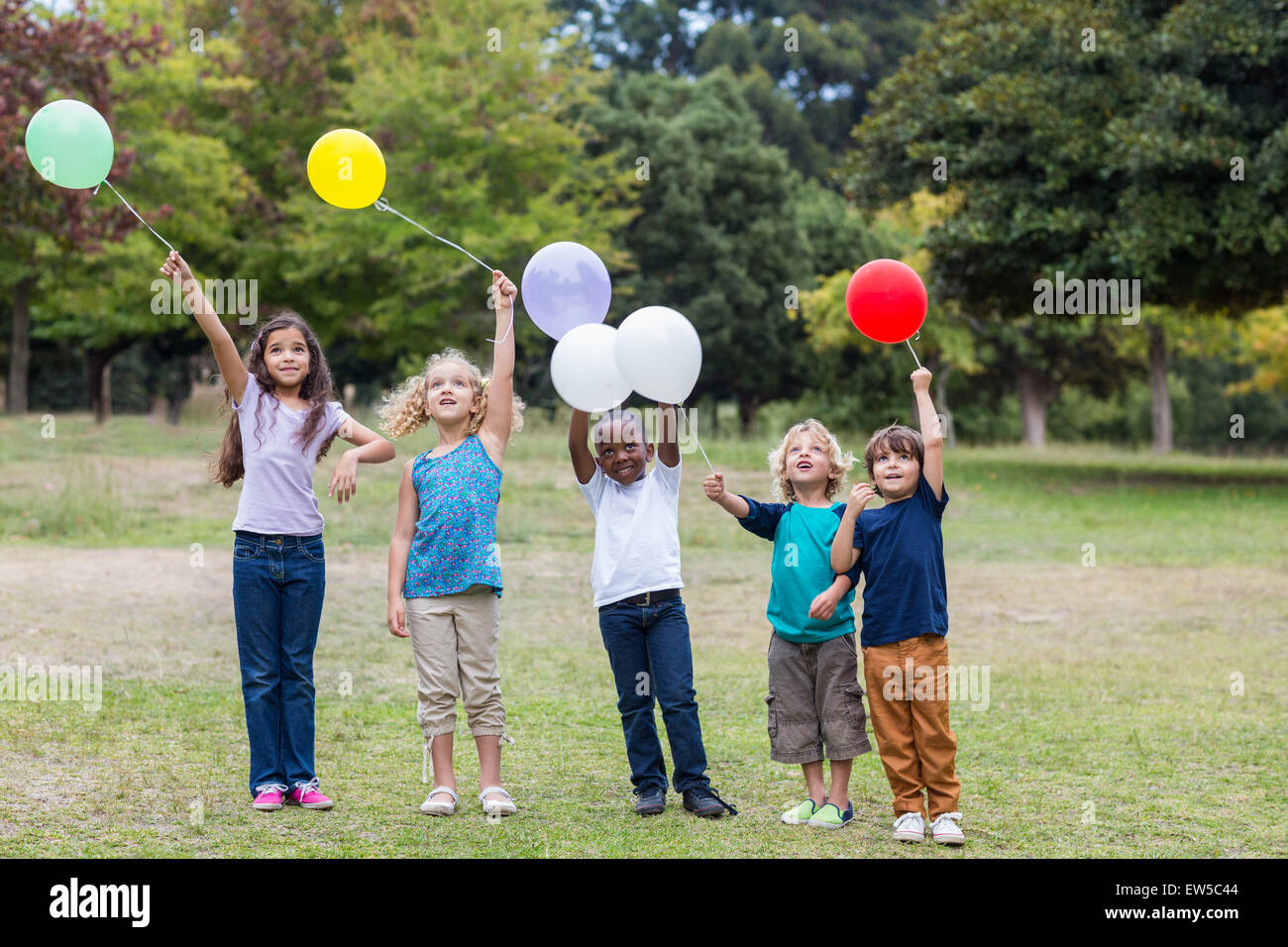Children with balloons hi-res stock photography and images - Alamy