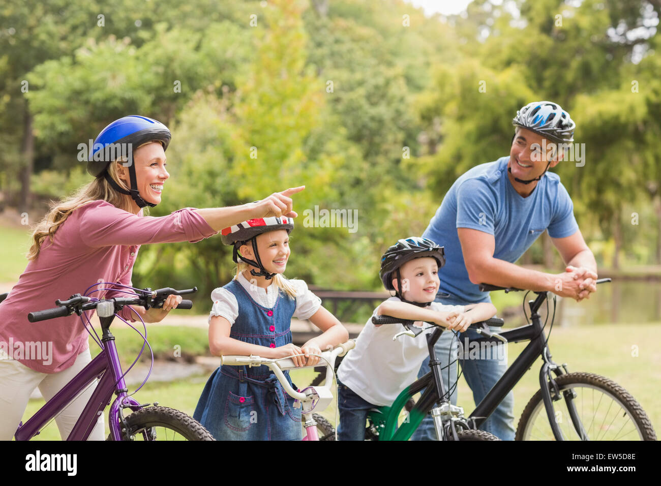 Family on bike hi-res stock photography and images - Alamy