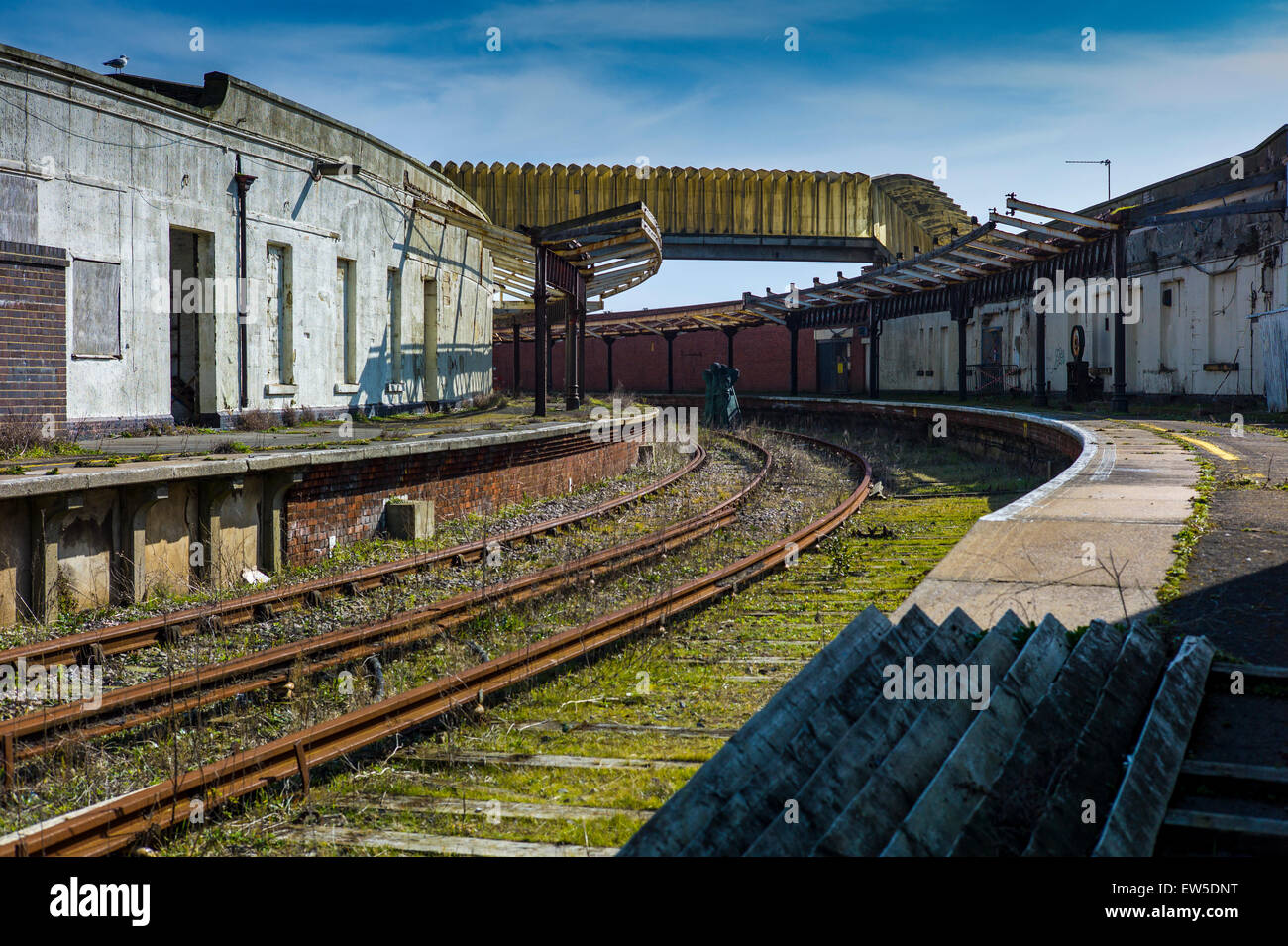 Disused railway station hi-res stock photography and images - Alamy