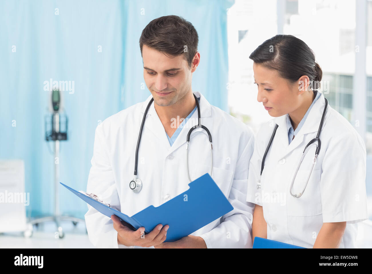 Male female doctors hi-res stock photography and images - Alamy