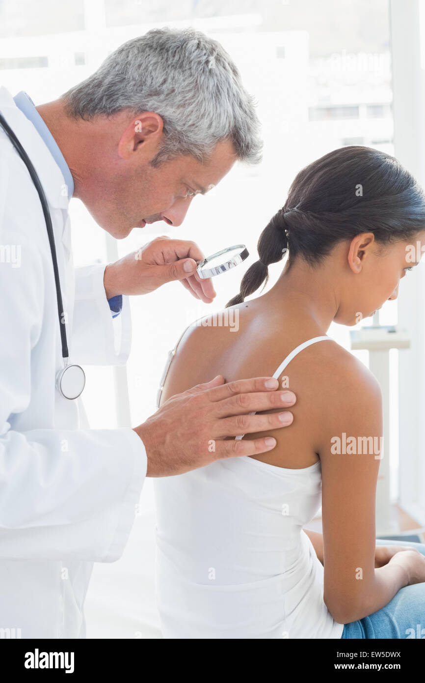 Doctor visiting patient in hospital Stock Photo - Alamy