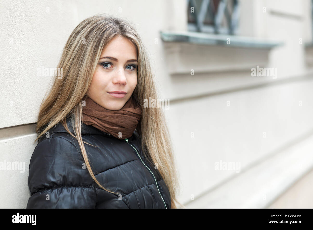 Portrait of a beautiful woman in the street Stock Photo - Alamy