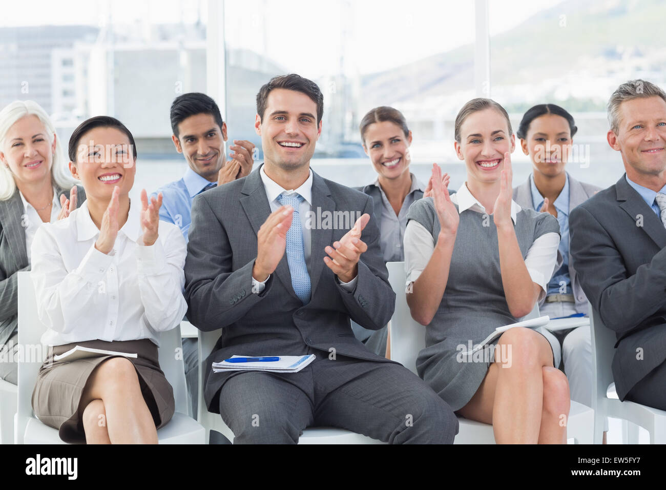 Chinese business people meeting hi-res stock photography and images - Alamy