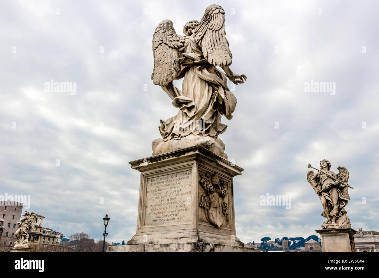 Historical buildings and architecture details in Rome, Italy: statues ...
