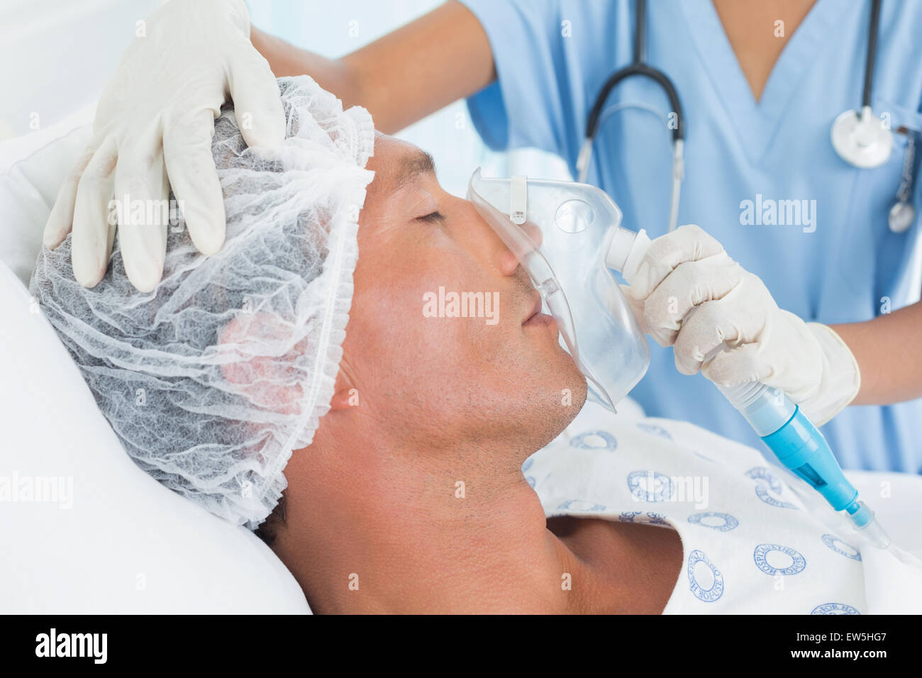 Doctor putting an oxygen mask Stock Photo - Alamy