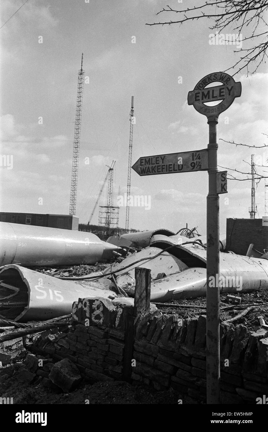 Emley moor mast collapse hi-res stock photography and images - Alamy