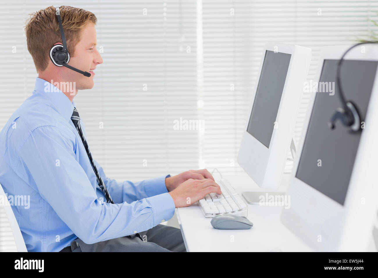 Agent typing hi-res stock photography and images - Alamy