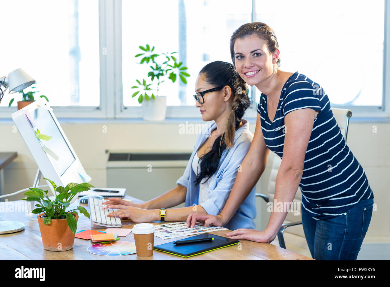 Partners working computer hi-res stock photography and images - Alamy