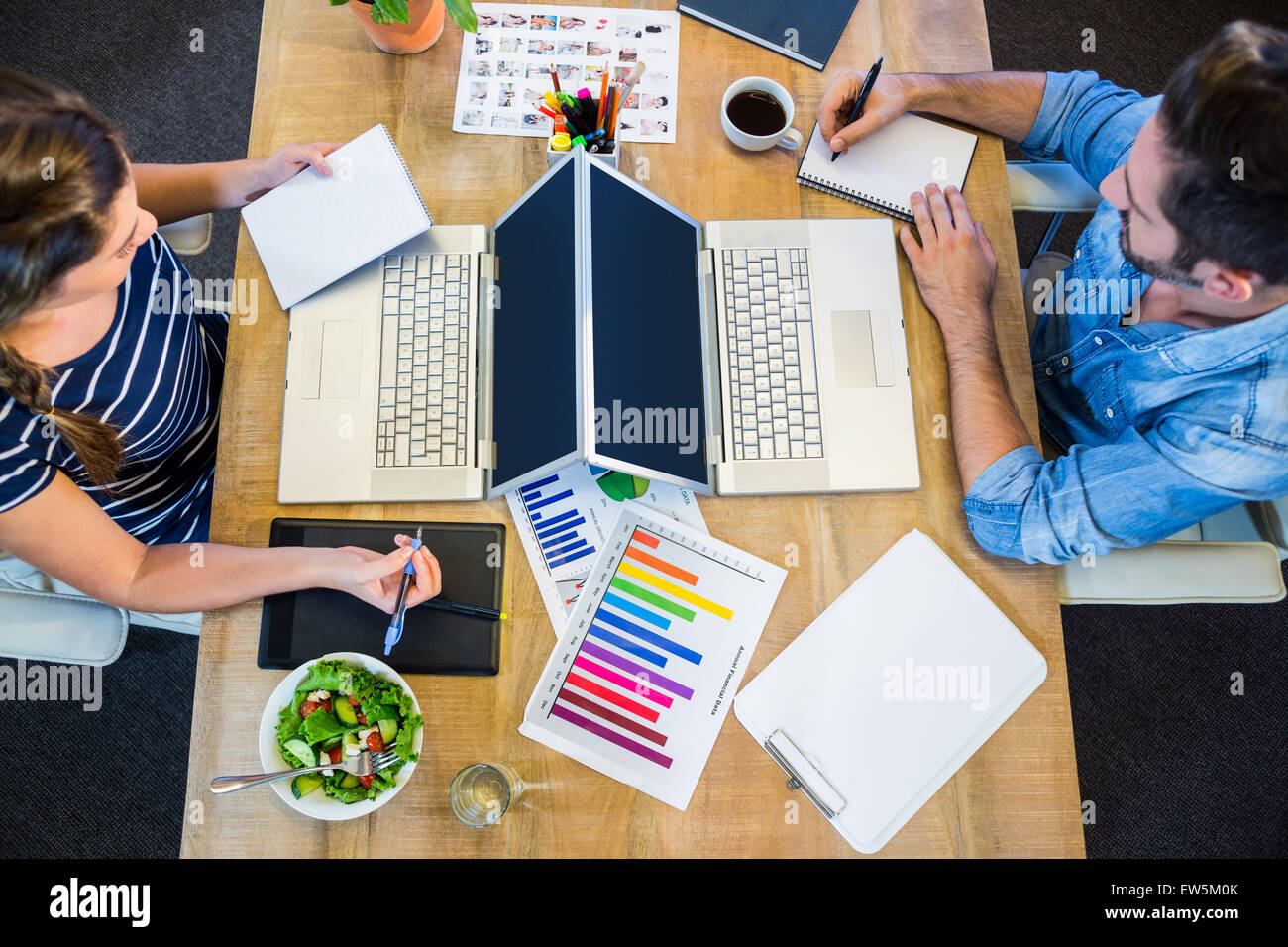 Man eating and working with laptop hi-res stock photography and images ...