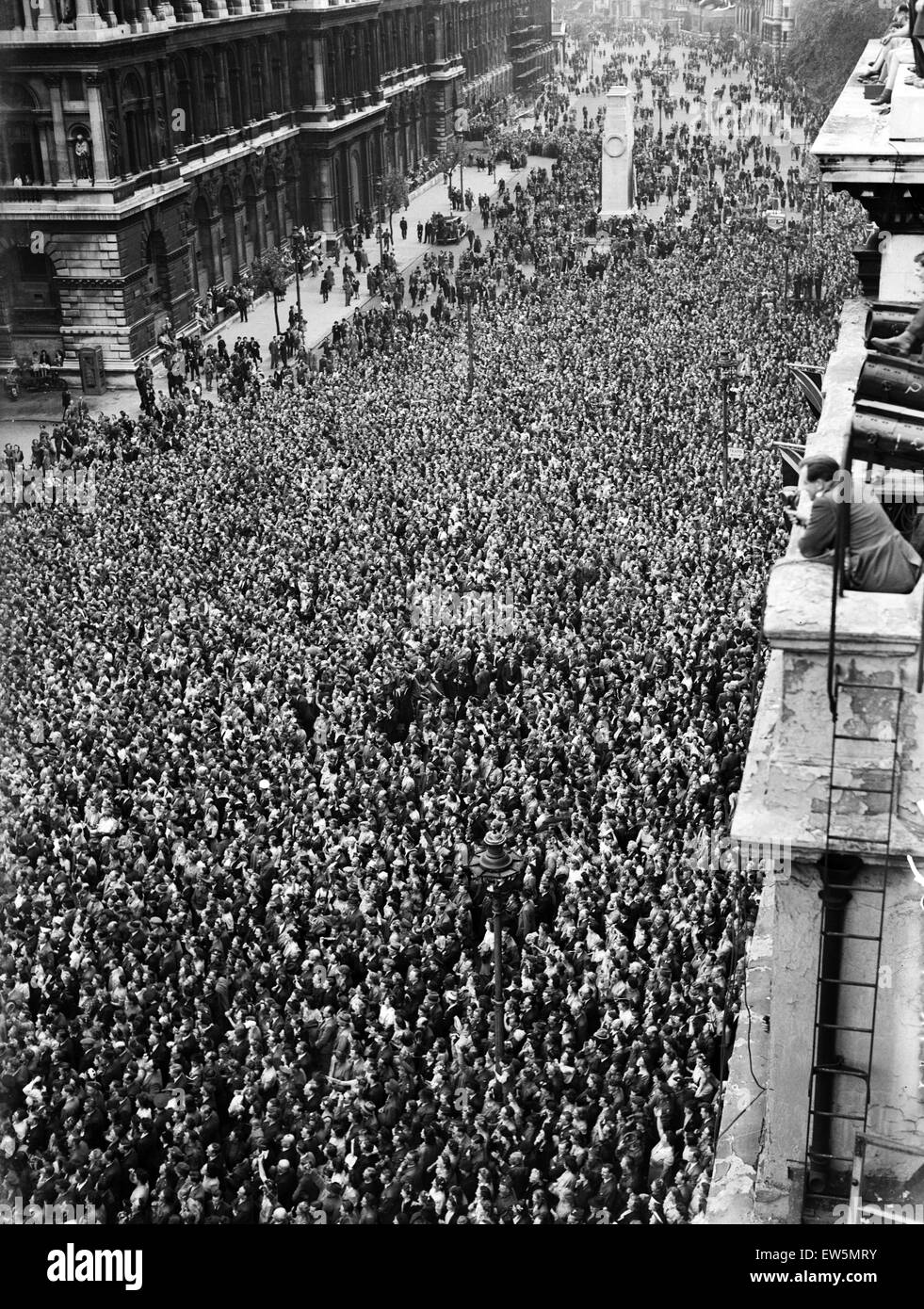 1945 celebrations hi-res stock photography and images - Alamy
