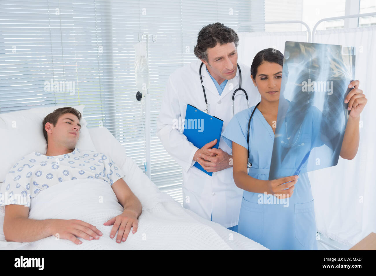Doctors examining patients xray Stock Photo - Alamy