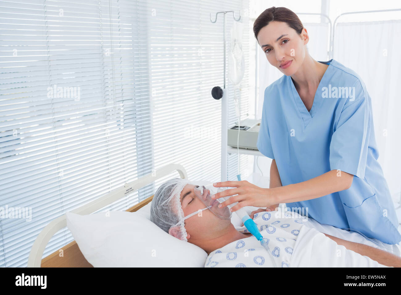 Portrait woman oxygen mask hi-res stock photography and images - Alamy