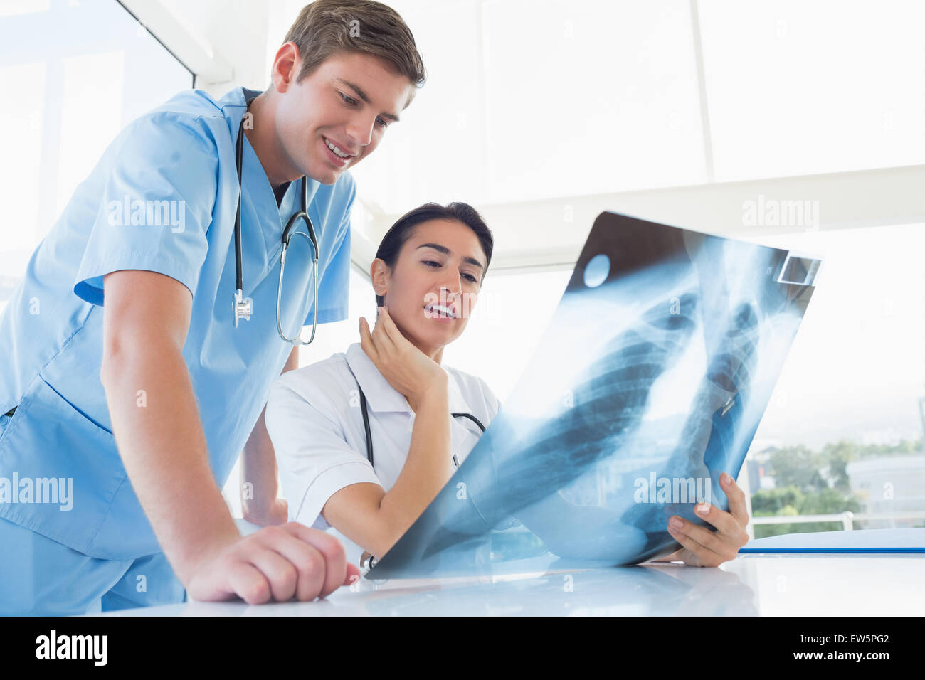 Doctors looking at X-ray Stock Photo - Alamy