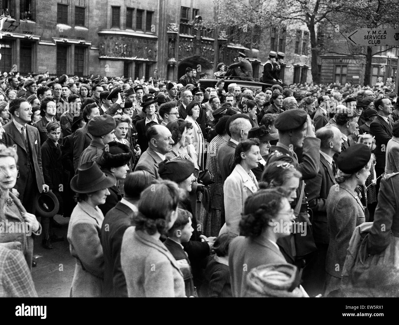 Ww2 end celebrations 1945 hi-res stock photography and images - Alamy