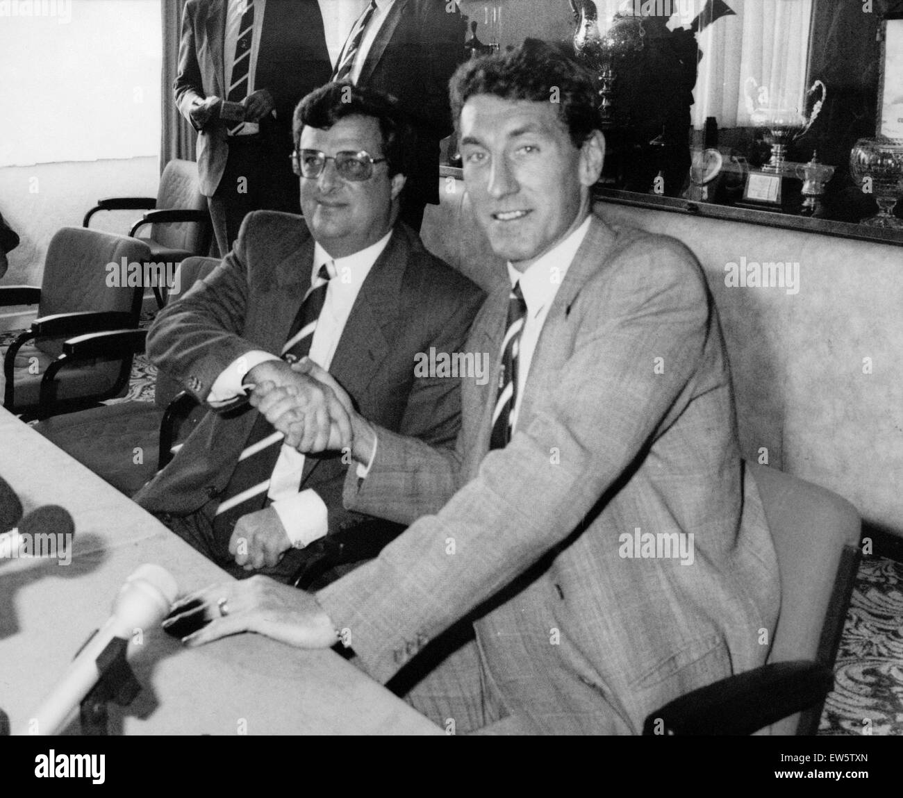 Terry butcher 1990 hi-res stock photography and images - Alamy