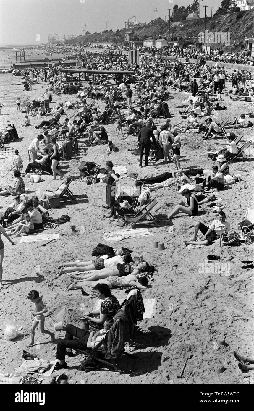 Brighton bank holiday hi-res stock photography and images - Alamy