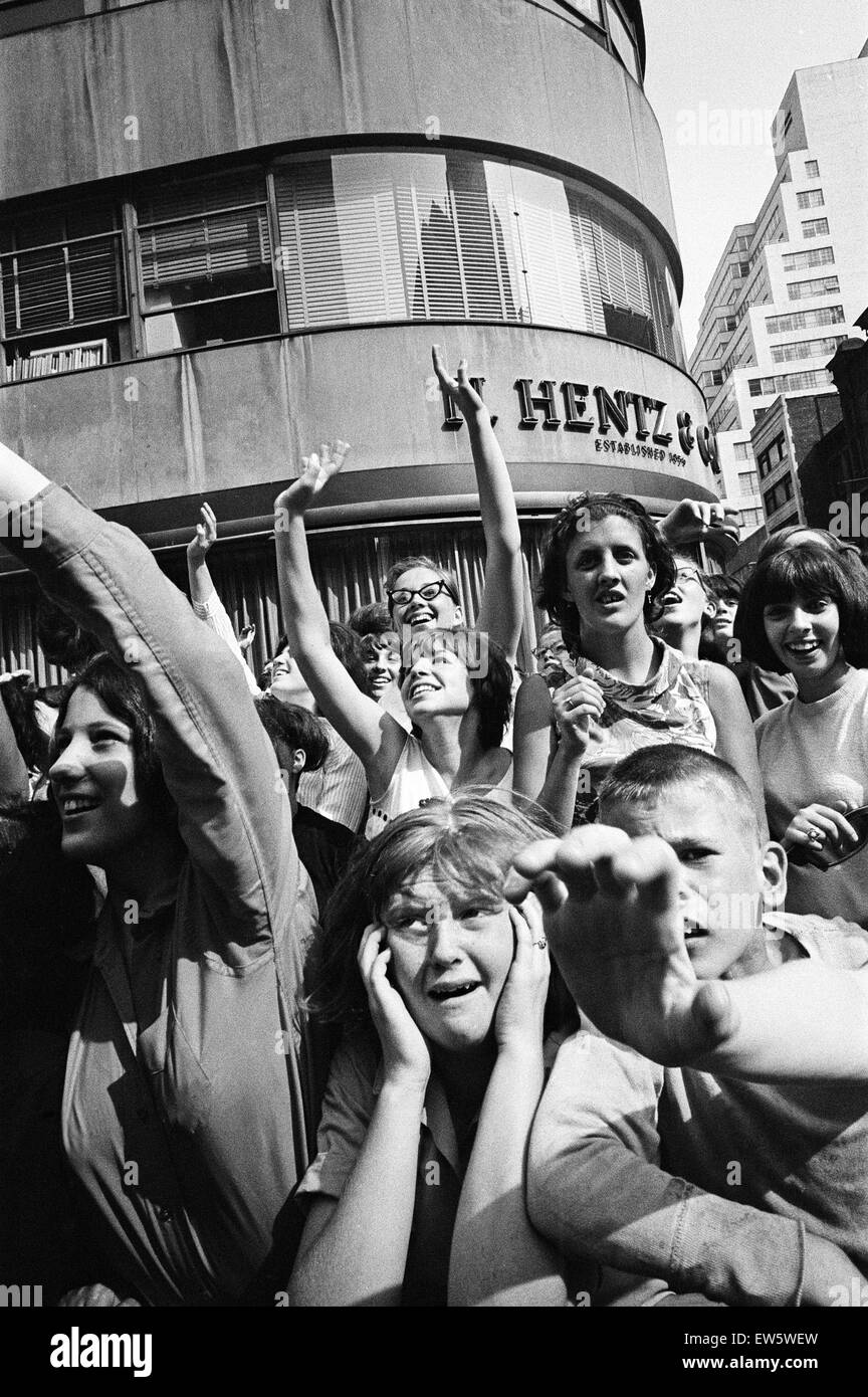 American beatle fans 1964 concert hi-res stock photography and images ...