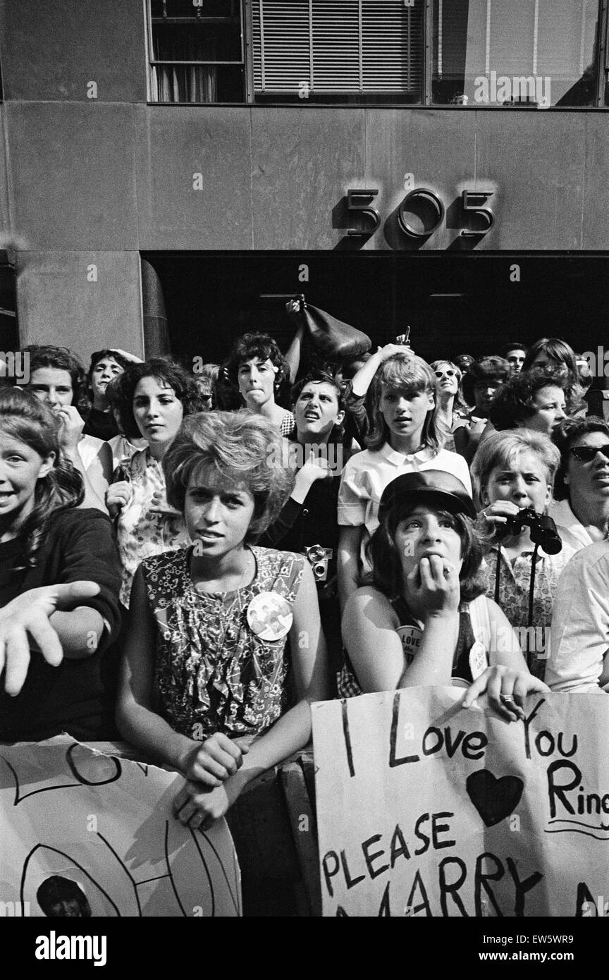 American beatle fans 1964 concert hi-res stock photography and images ...