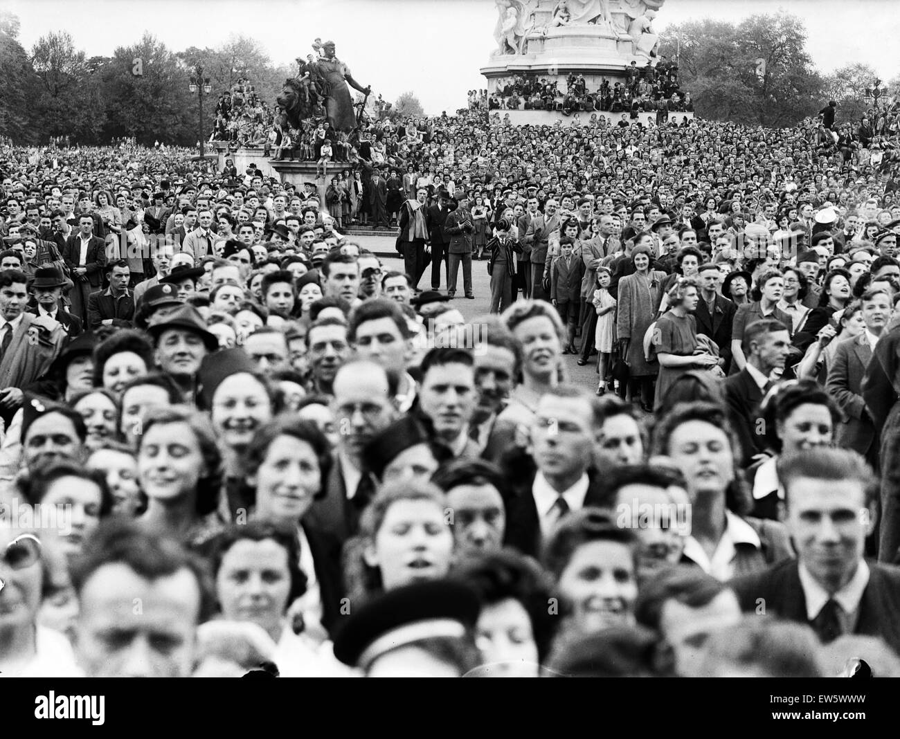 Ve day celebrations Black and White Stock Photos & Images - Alamy