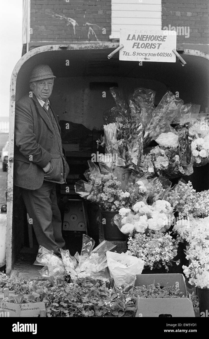 Market stall flowers Black and White Stock Photos & Images - Alamy