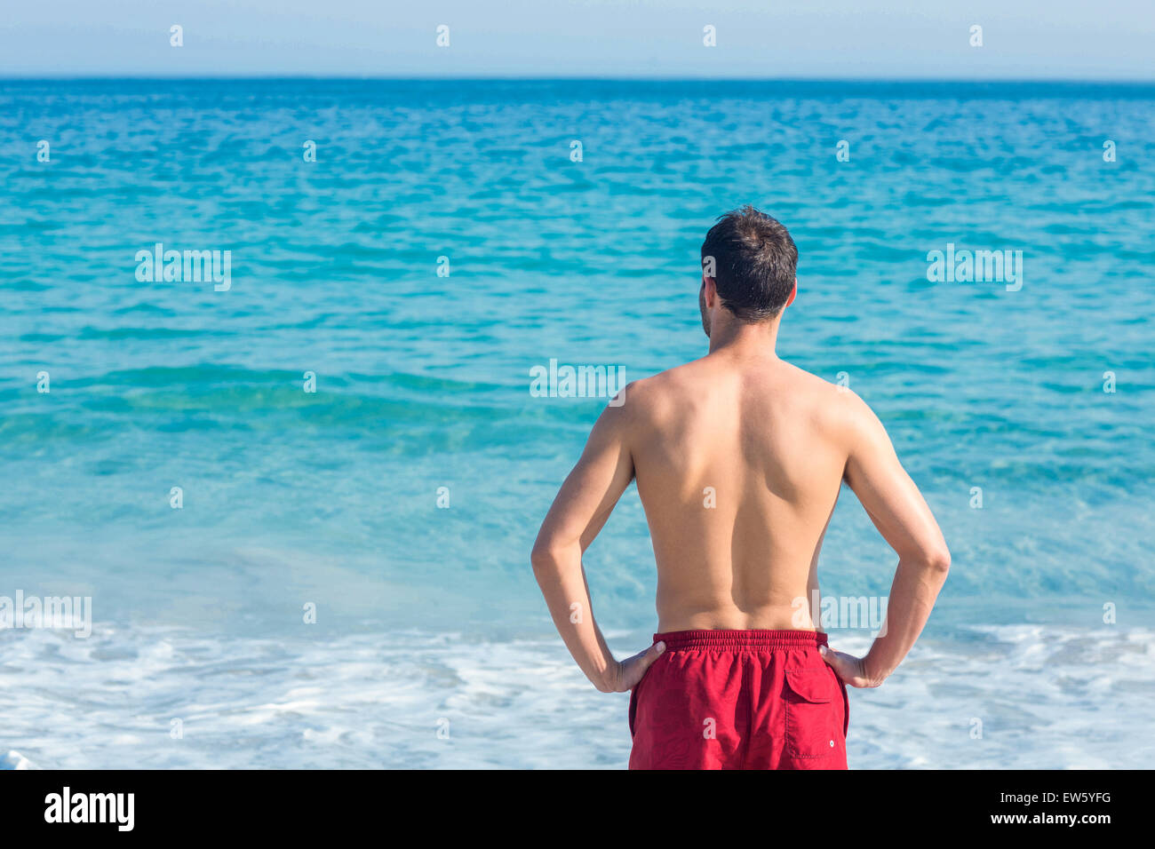 Man looking ocean hi-res stock photography and images - Alamy