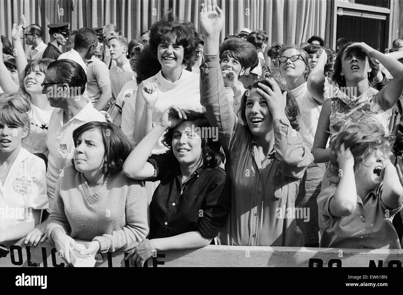 Beatles concert girls hi-res stock photography and images - Alamy