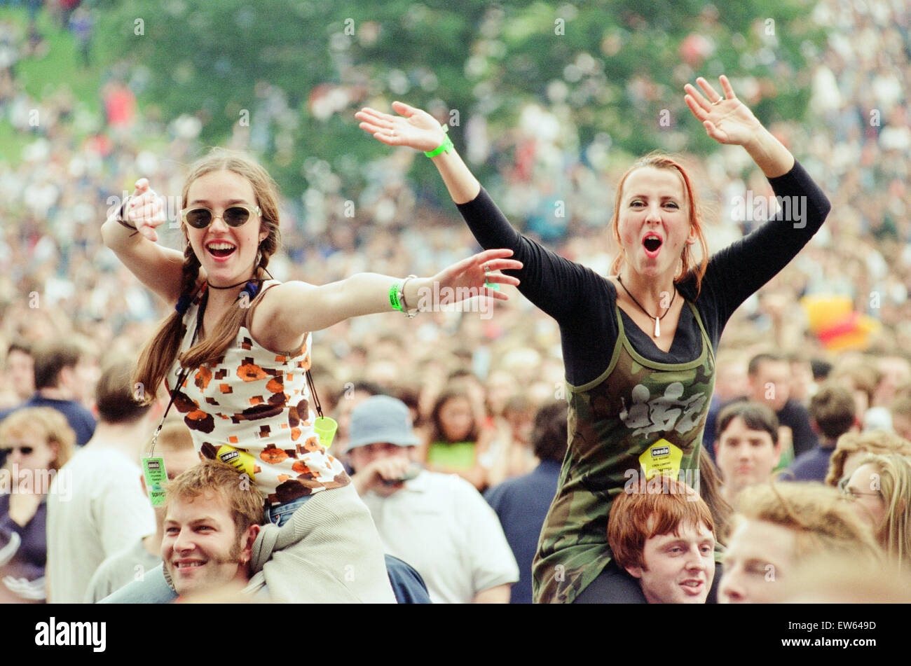 1996 Oasis, music group, performing o stage, Balloch Castle Country ...