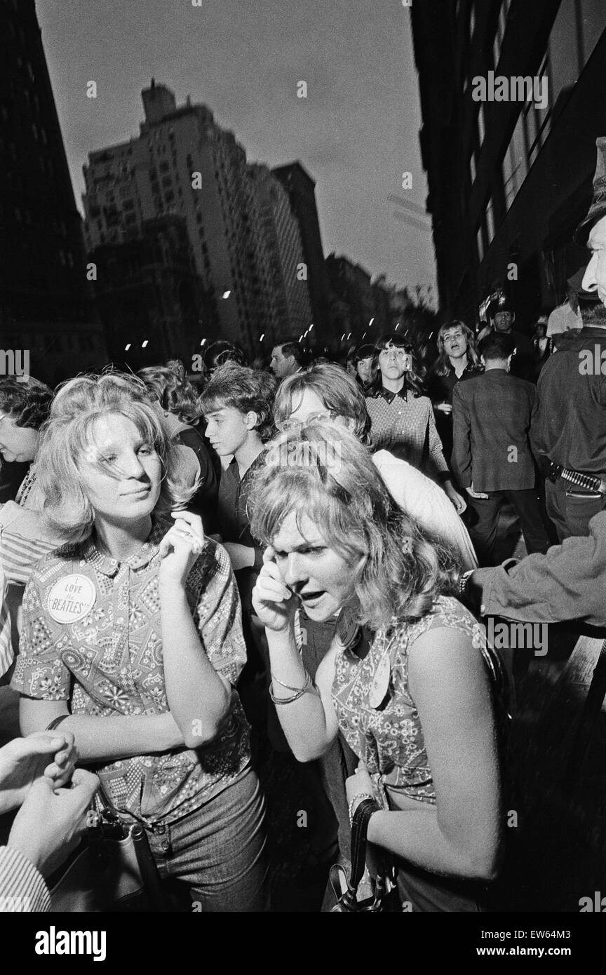 Beatles concert girls hi-res stock photography and images - Alamy
