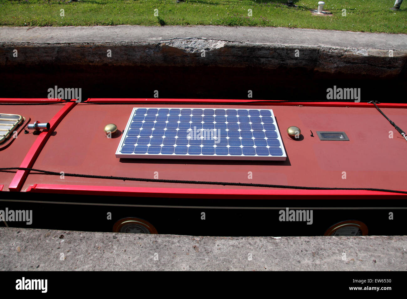 Narrowboat solar energy hi-res stock photography and images - Alamy
