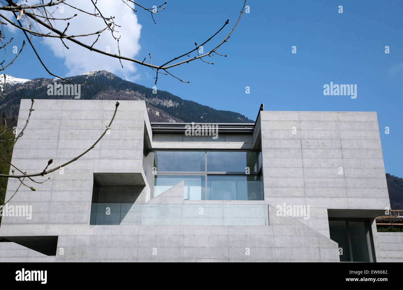 Modern building concrete facade form hi-res stock photography and ...