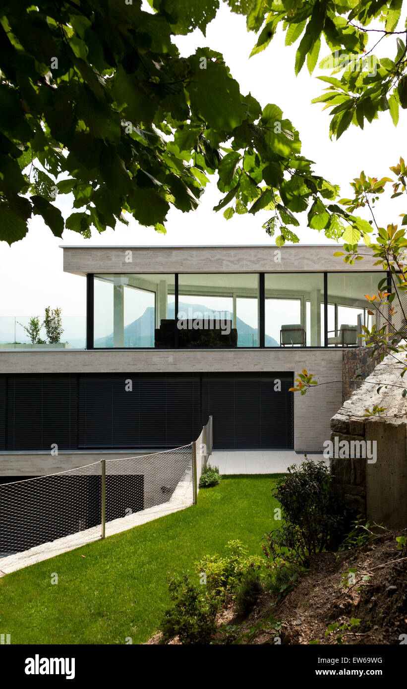 beautiful modern house, view from garden Stock Photo - Alamy
